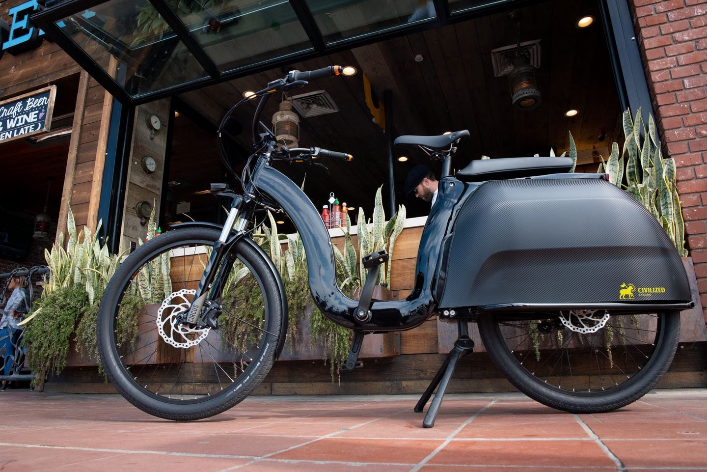 Civilized Cycles Ebike Offers Classic Scooter Style, Utility | Cycle Volta