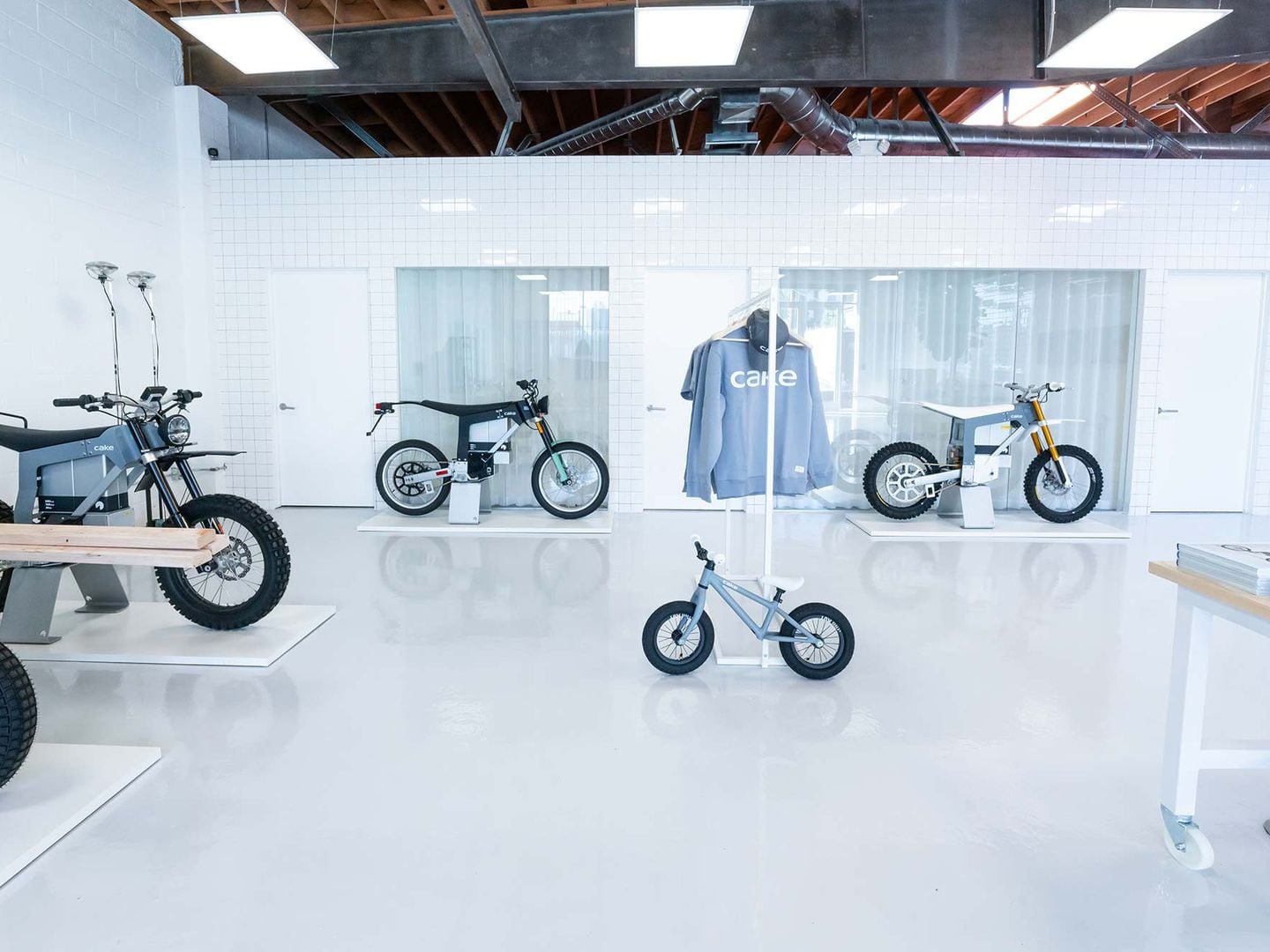 Cake Electric Motorcycles Opens First US Store | Cycle Volta